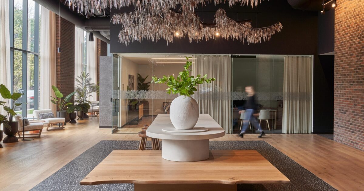 Icon Modern | Community Tables